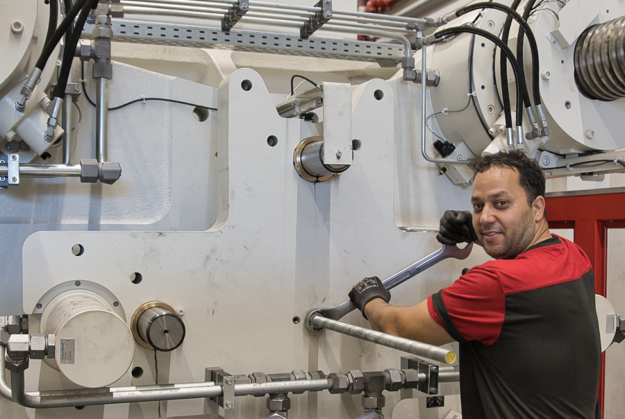 Uw partner in injection moulding & particle foam engineering - HSV